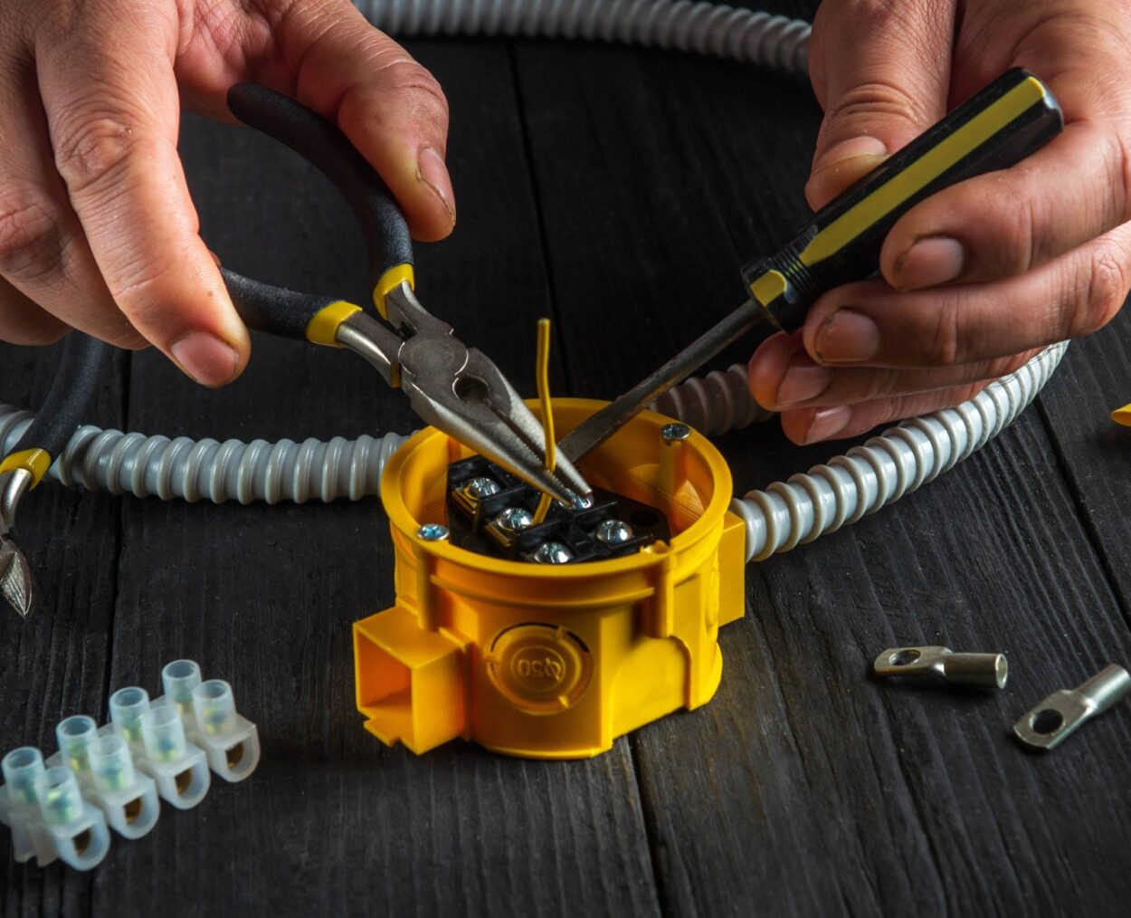 Understanding the different types of lighting controls – Edelco